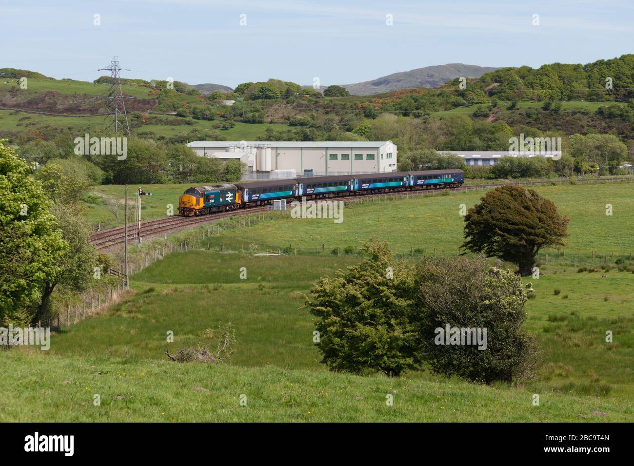 DRS Class 37 locomotive 37402 passing Foxfield on the scenic Cumbrian ...
