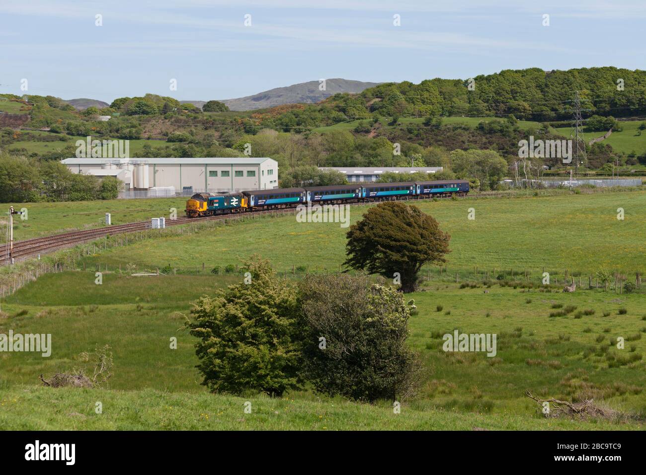 DRS Class 37 locomotive 37402 passing Foxfield on the scenic Cumbrian ...