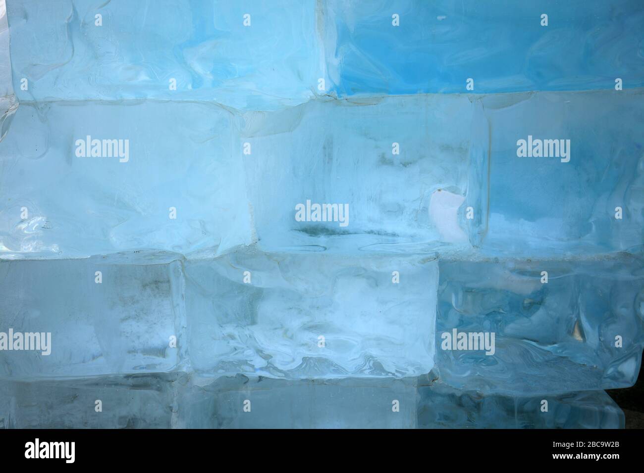 Crystal cubes blocks on purple hi-res stock photography and images - Alamy