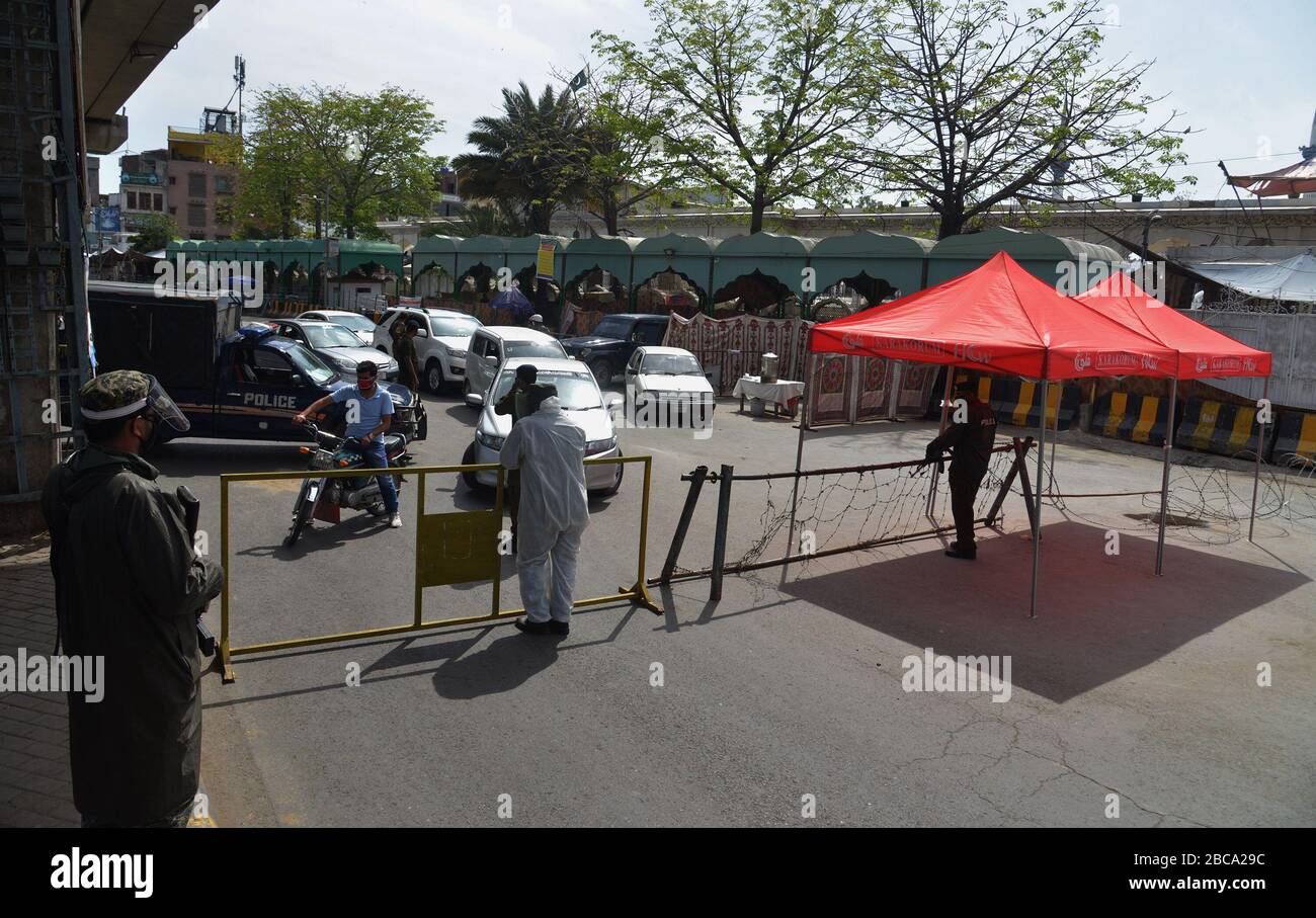 Pak-Army and Punjab police personnel stand alert during 11th day ...