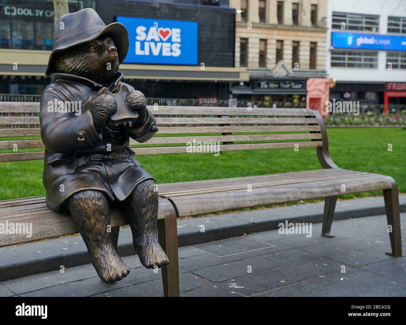 Paddington bear bench hi-res stock photography and images - Alamy