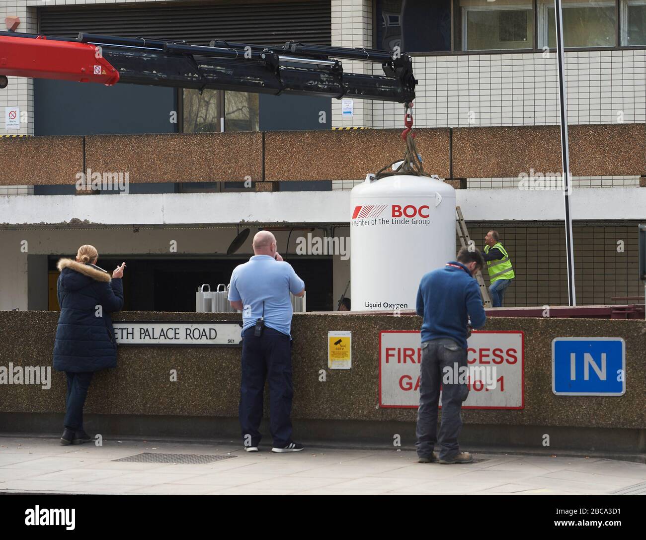 London. UK. 3rd April 2020. A Liquid Oxygen tank is delivered to St ...