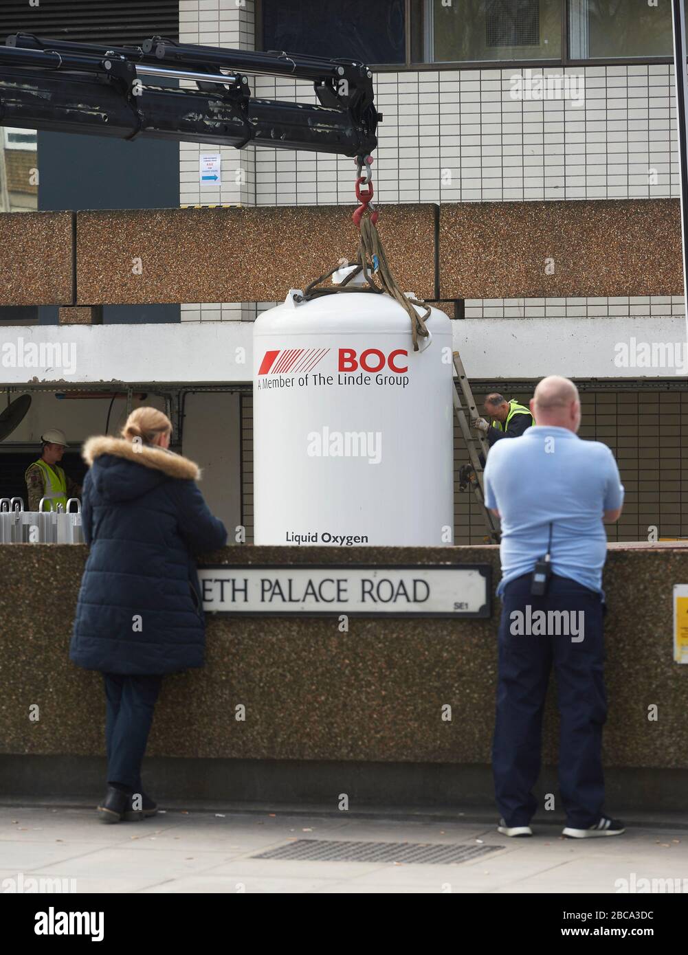 London. UK. 3rd April 2020. A Liquid Oxygen tank is delivered to St ...