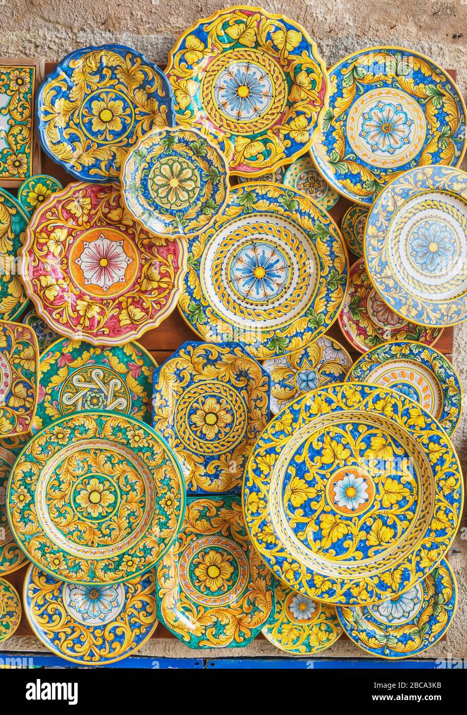 Hand made plates hi-res stock photography and images - Alamy