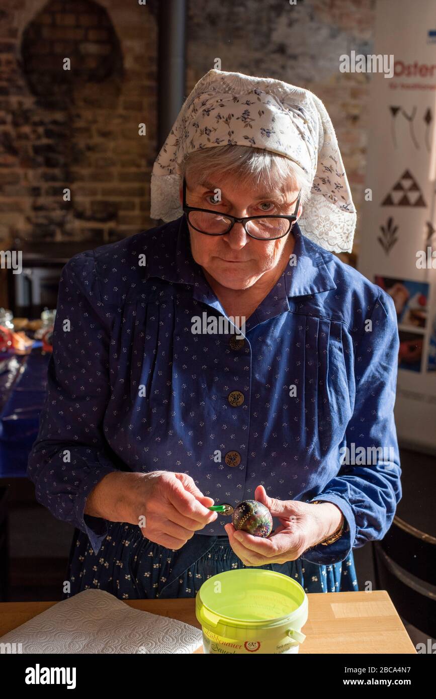 Chicken paintings hi-res stock photography and images - Alamy