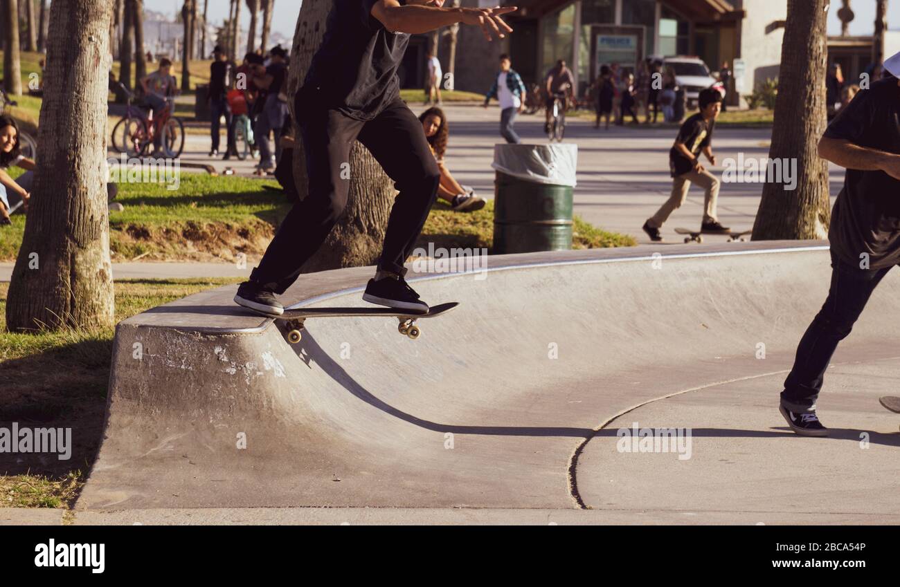 Skateboarding ocean hi-res stock photography and images - Alamy
