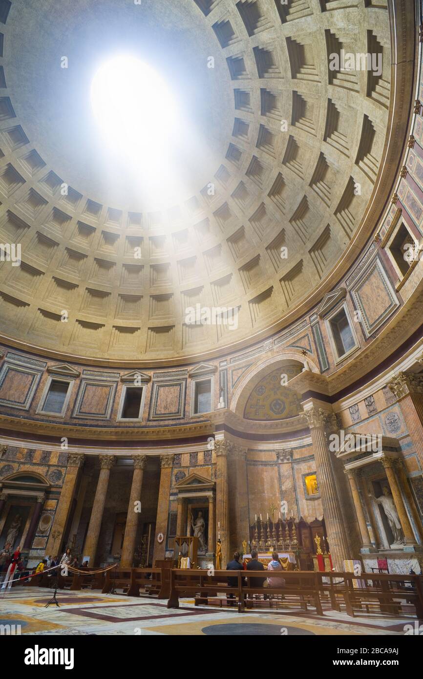 Rome pantheon interior hi-res stock photography and images - Alamy