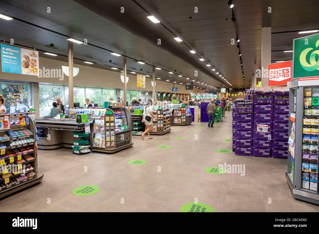 Queueing markers hi-res stock photography and images - Alamy