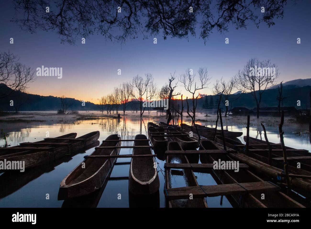 lake tamblingan when sunrise and traditional boat Stock Photo - Alamy