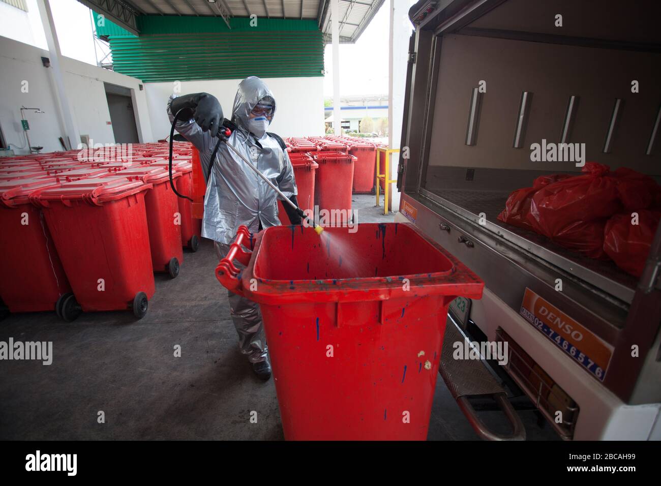 Infectious waste hi-res stock photography and images - Alamy