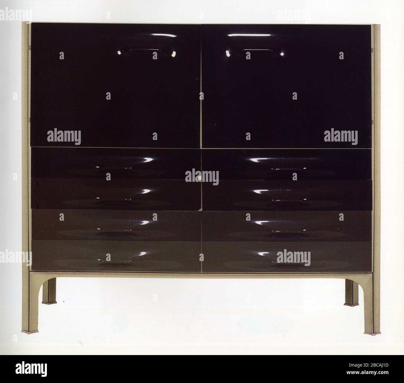 Une commode noire moderne Stock Photo - Alamy