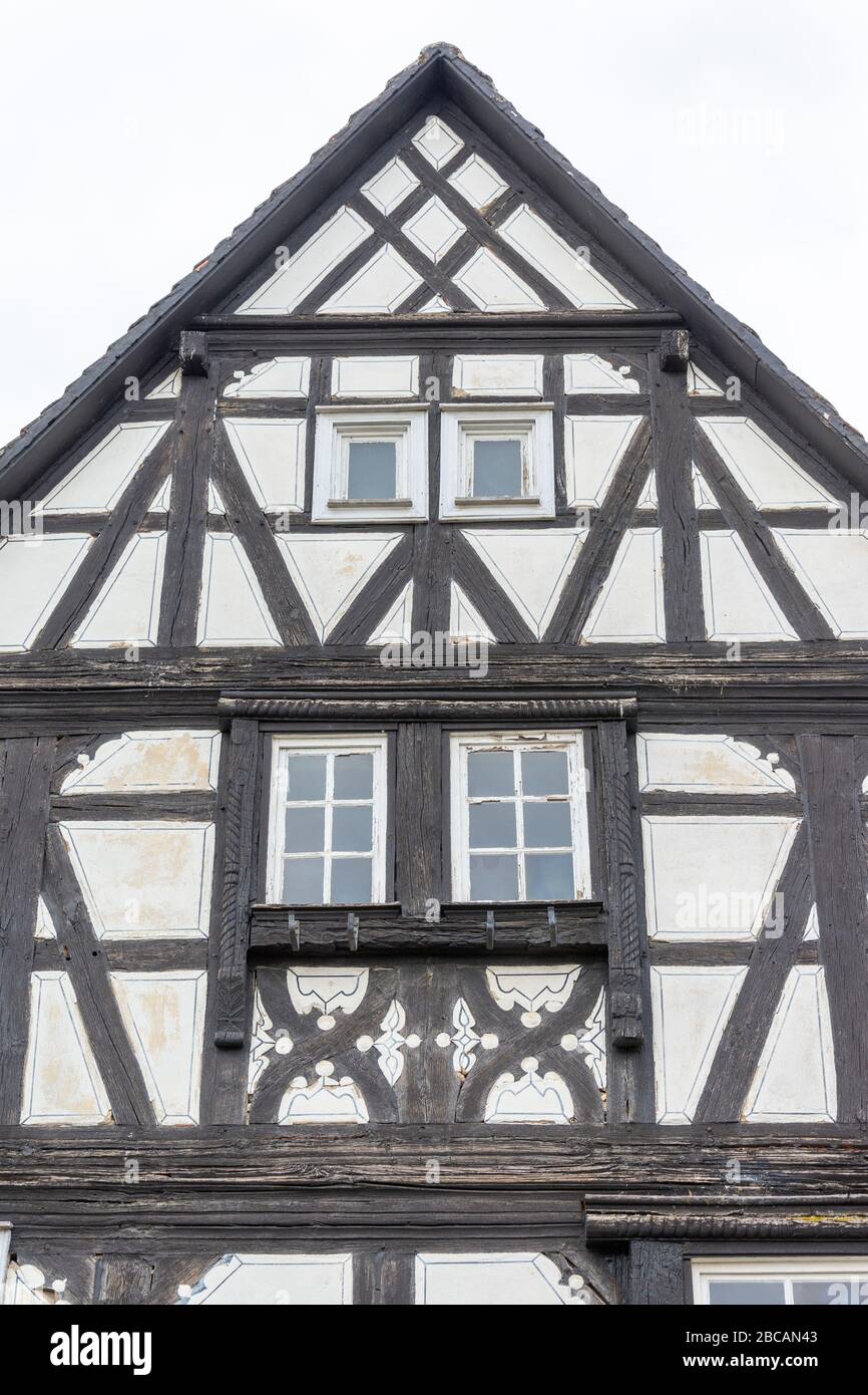 Ancient timber framed window hi-res stock photography and images - Alamy