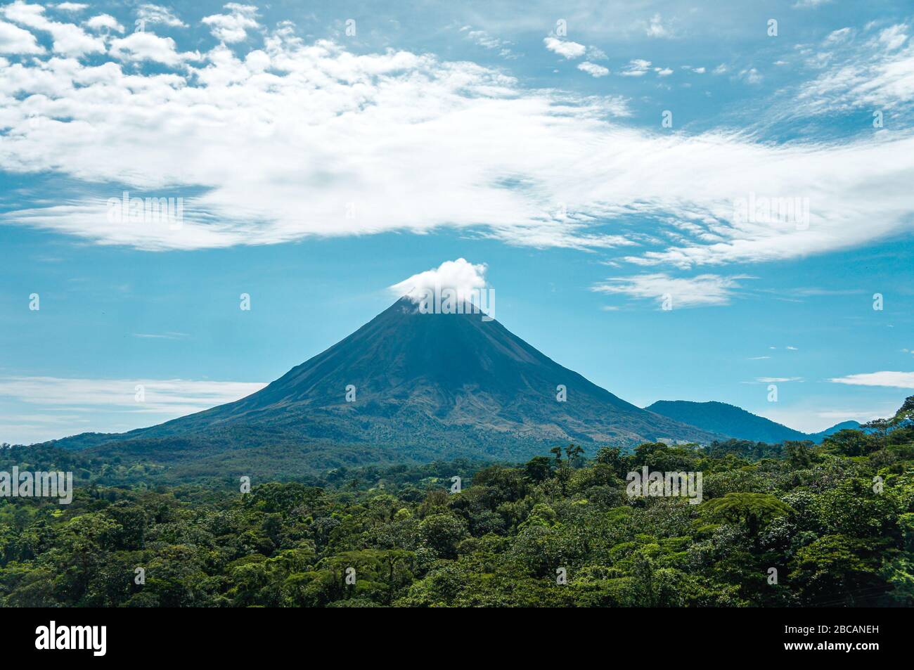 Volcanic mountains costa rica view hi-res stock photography and images ...