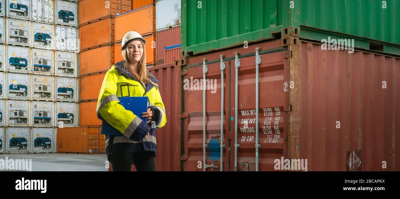 Seaport worker hi-res stock photography and images - Alamy