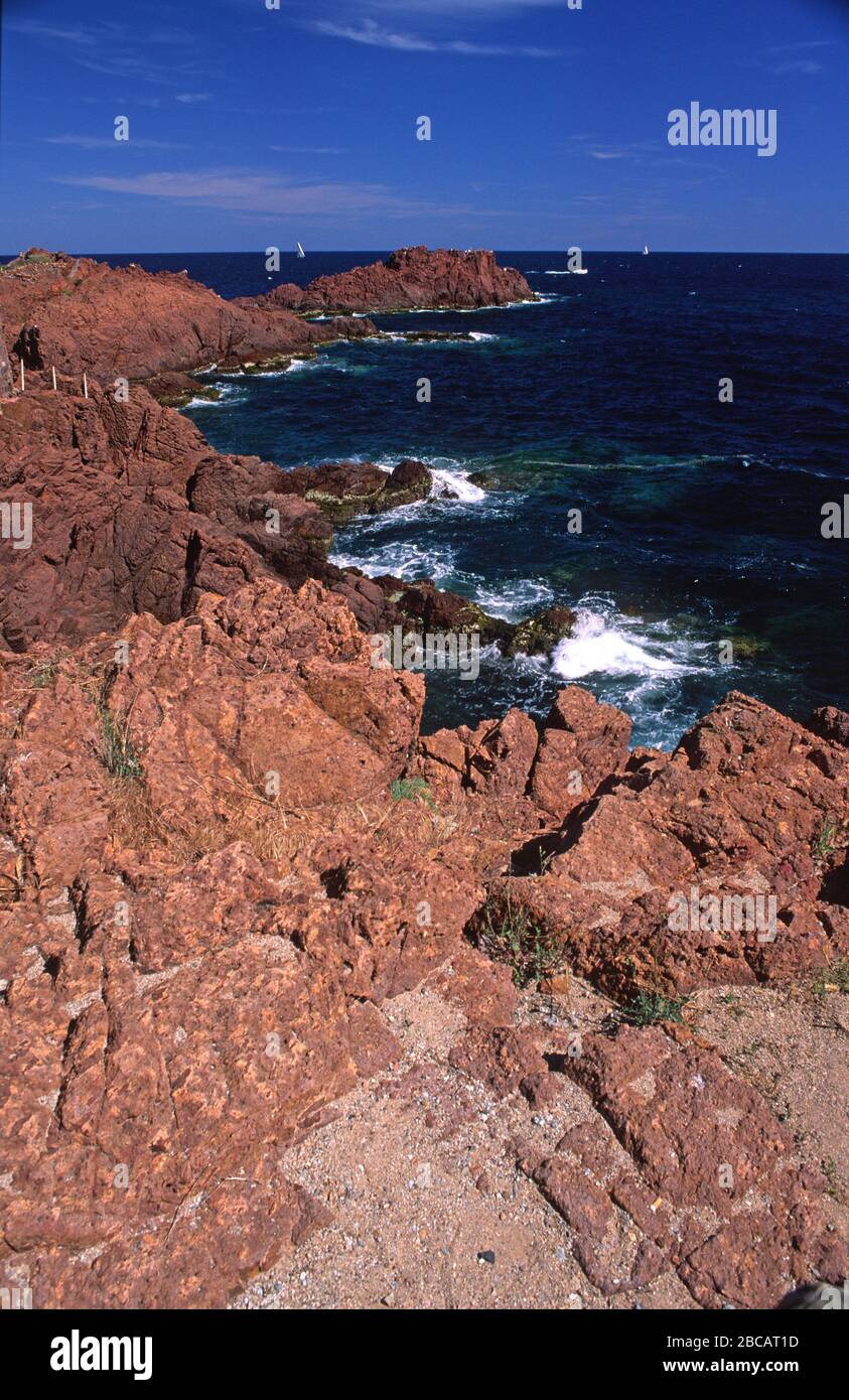 The red rocks of theEsterel Golden Cornice France Provence Stock Photo ...