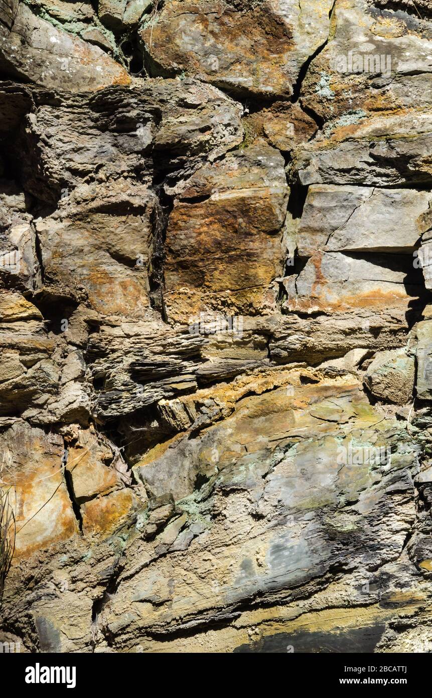 Natural sunlit shale rock background Stock Photo - Alamy