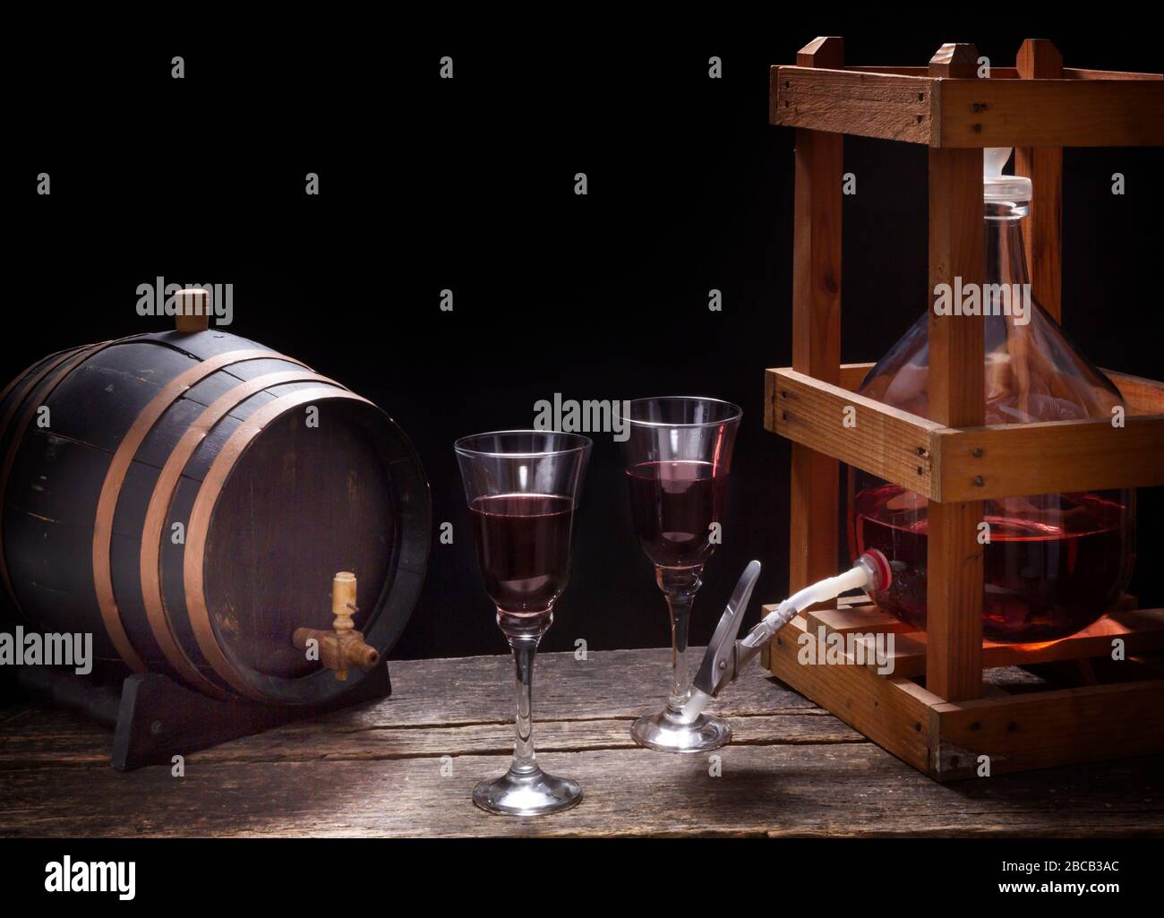 Wine barrel, wine glasses and wine balloon Stock Photo - Alamy