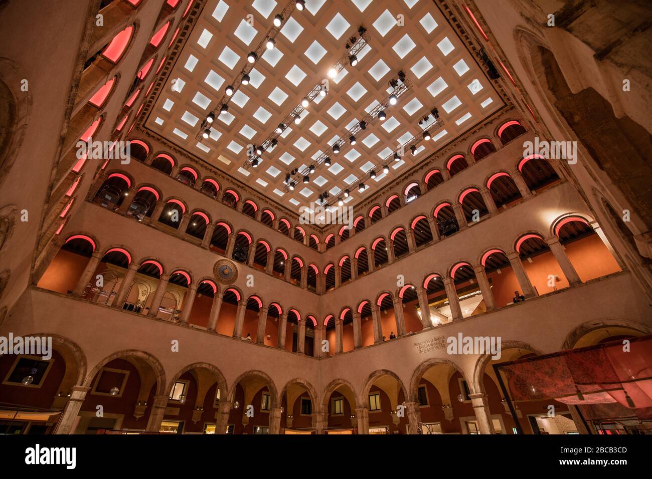 Venice, modern department store, Fondaco dei Tedeschi, interior view ...