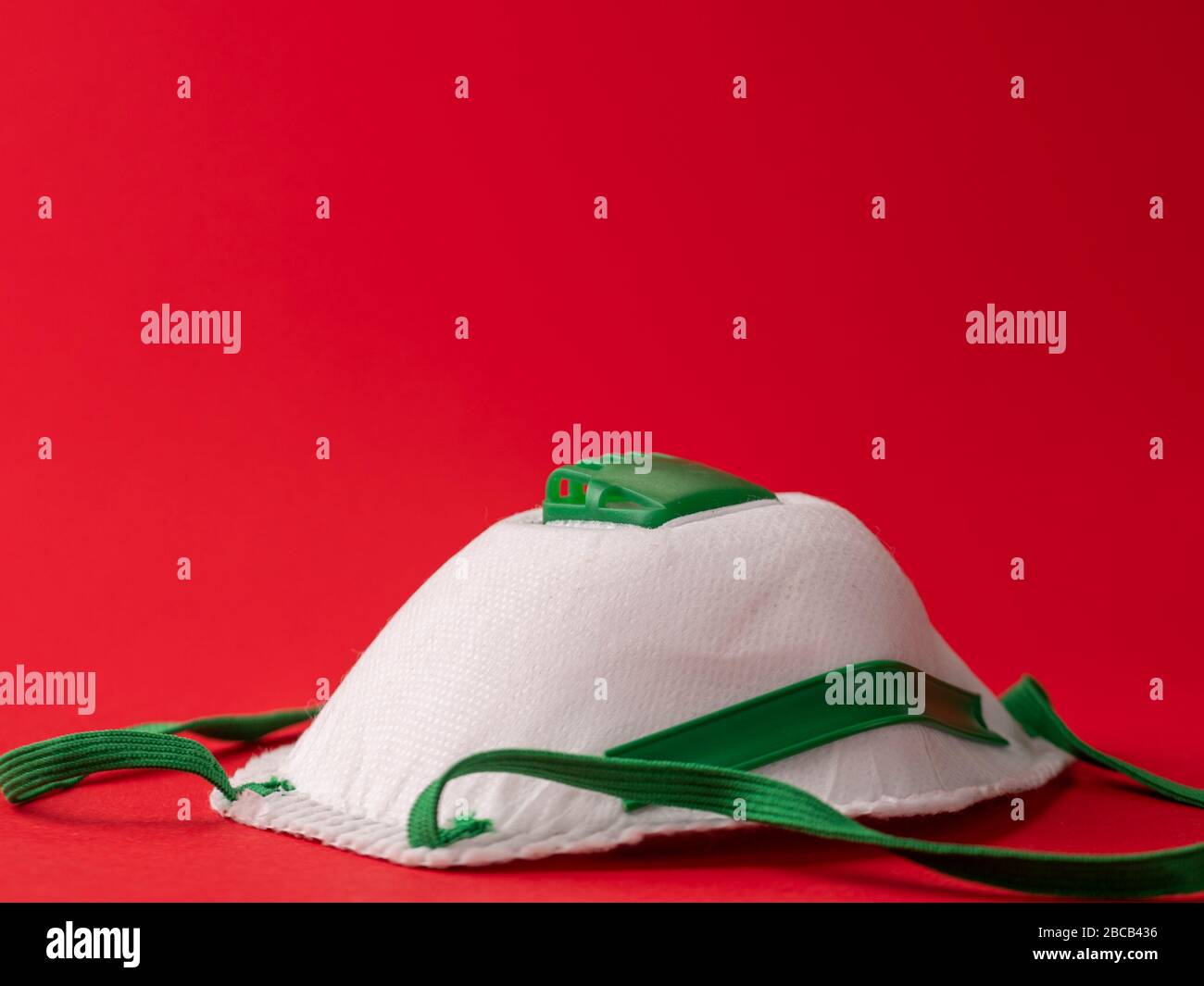 Dust mask with filter hi-res stock photography and images - Alamy