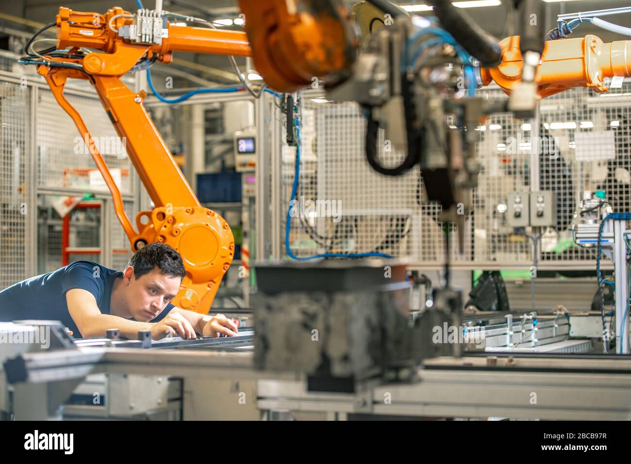 Car factory robot welding hi-res stock photography and images - Alamy