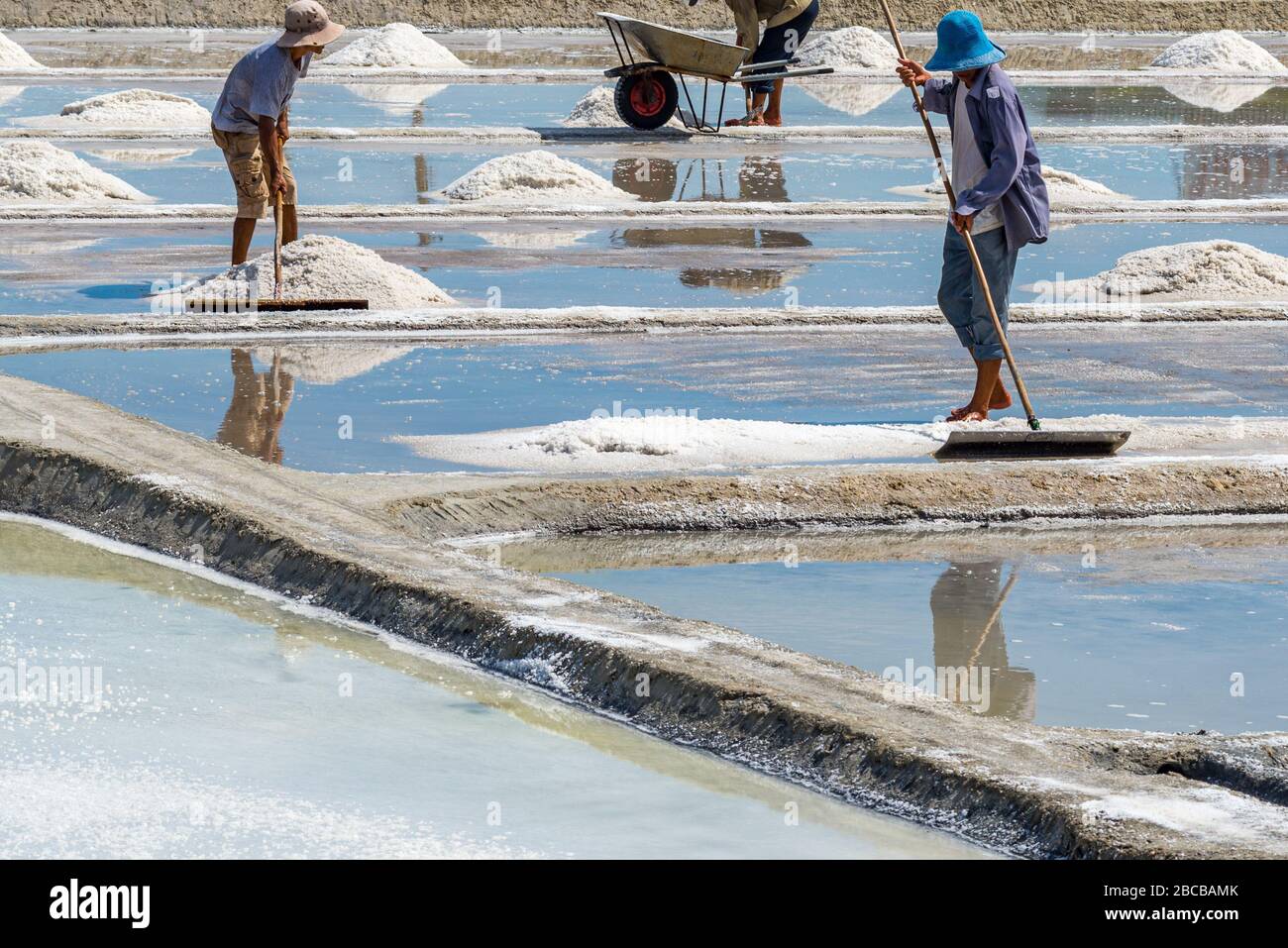 Vietnamese sweeping hi-res stock photography and images - Alamy