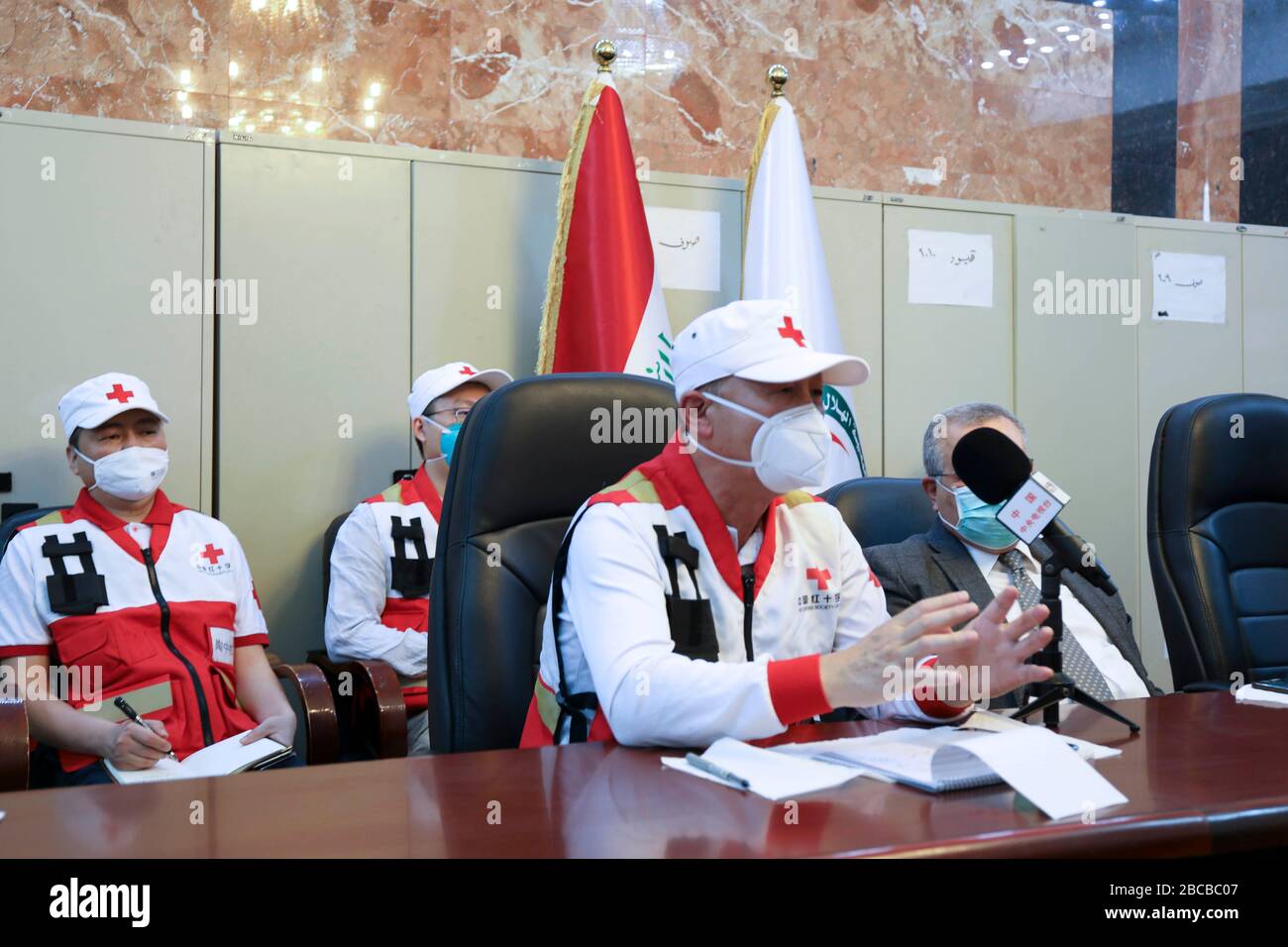 Baghdad, Iraq. 2nd Apr, 2020. Han Mengjie (front), a member of the ...