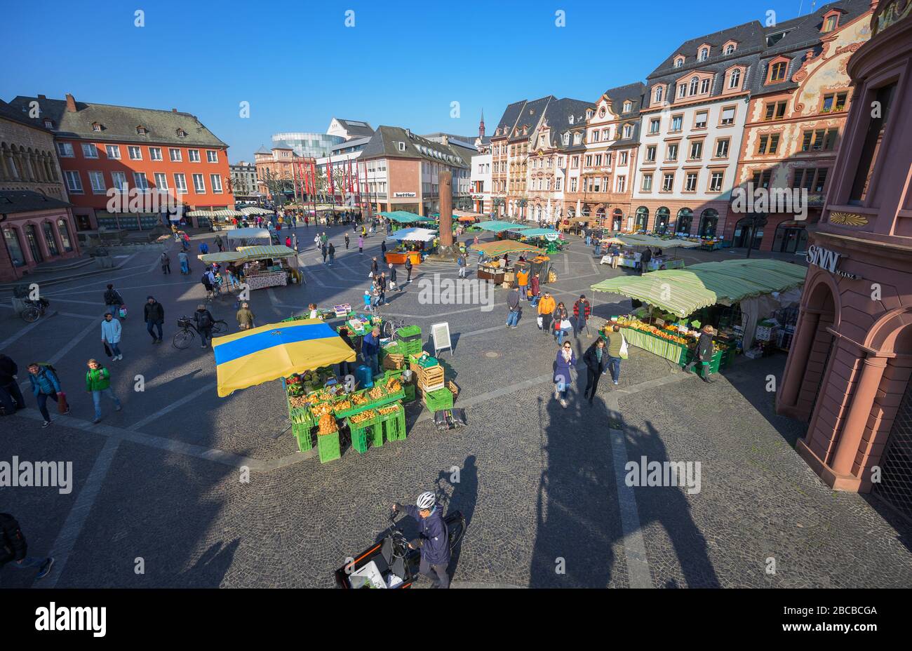 Market standards hi-res stock photography and images - Alamy