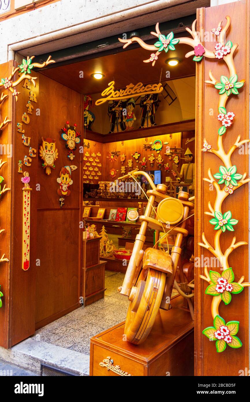 Spectacular toys on display at Bartolucci toy shop at Via dei Pastini ...
