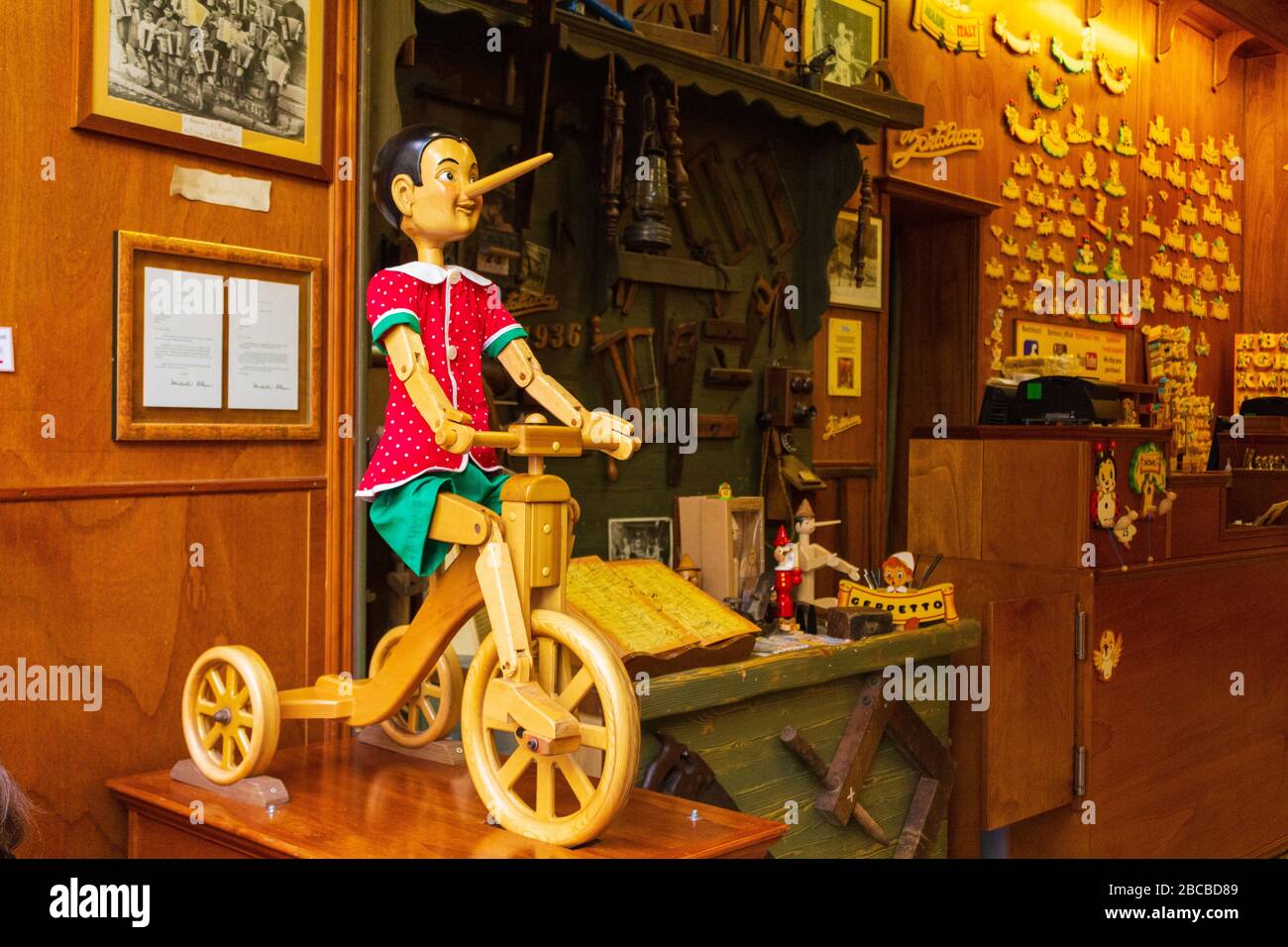 Spectacular toys on display at Bartolucci toy shop at Via dei Pastini ...