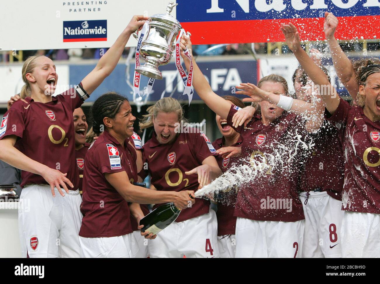 Arsenal celebrate victory Stock Photo - Alamy