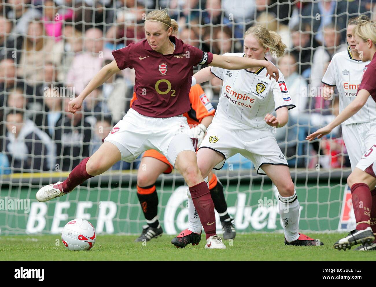 Arsenal's Faye White (left) creates some mayhem in the Leeds area Stock ...