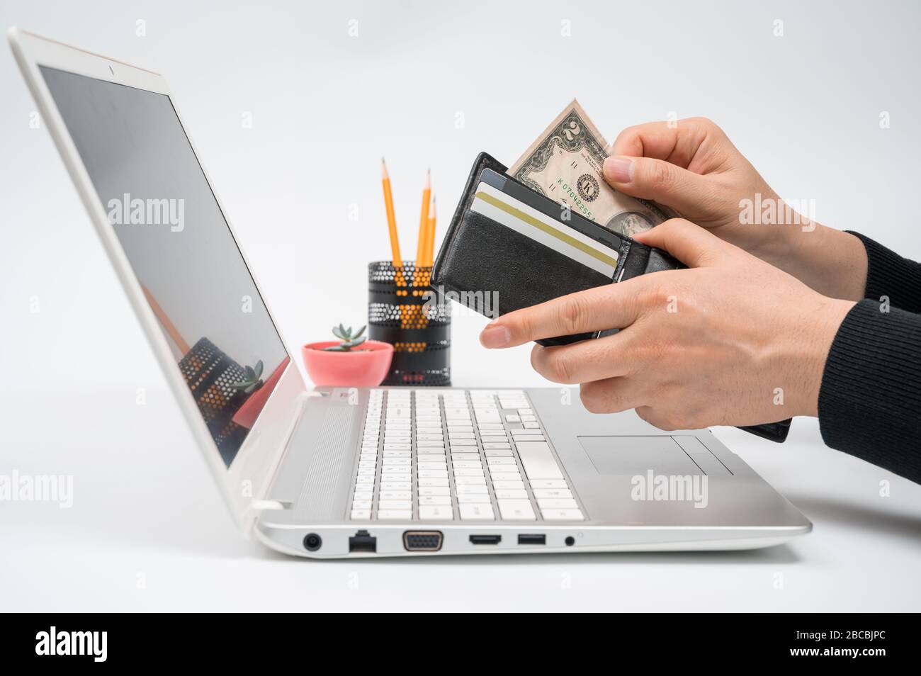 Money technology hi-res stock photography and images - Alamy