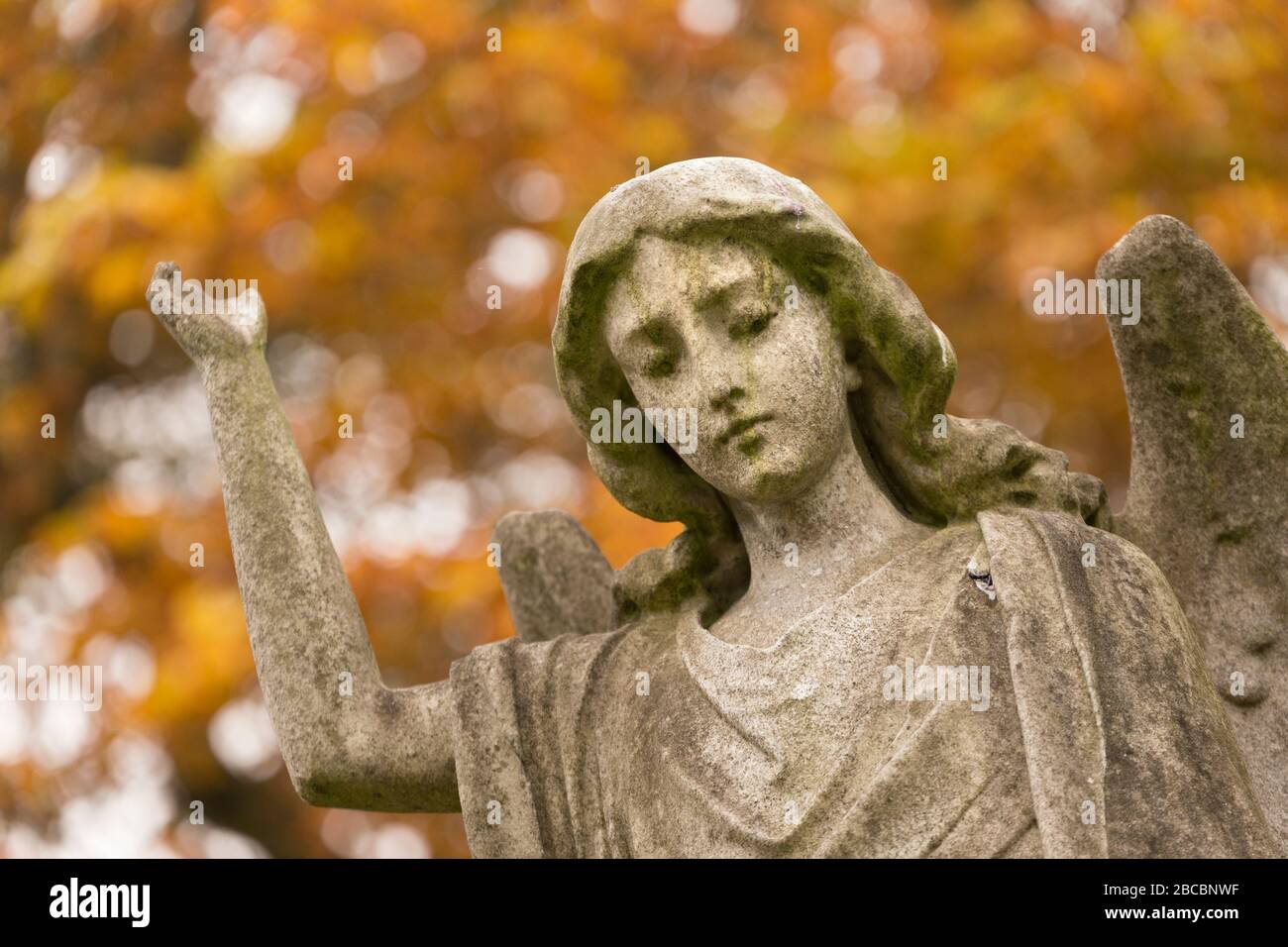 Statue golden angel in london hi-res stock photography and images - Alamy