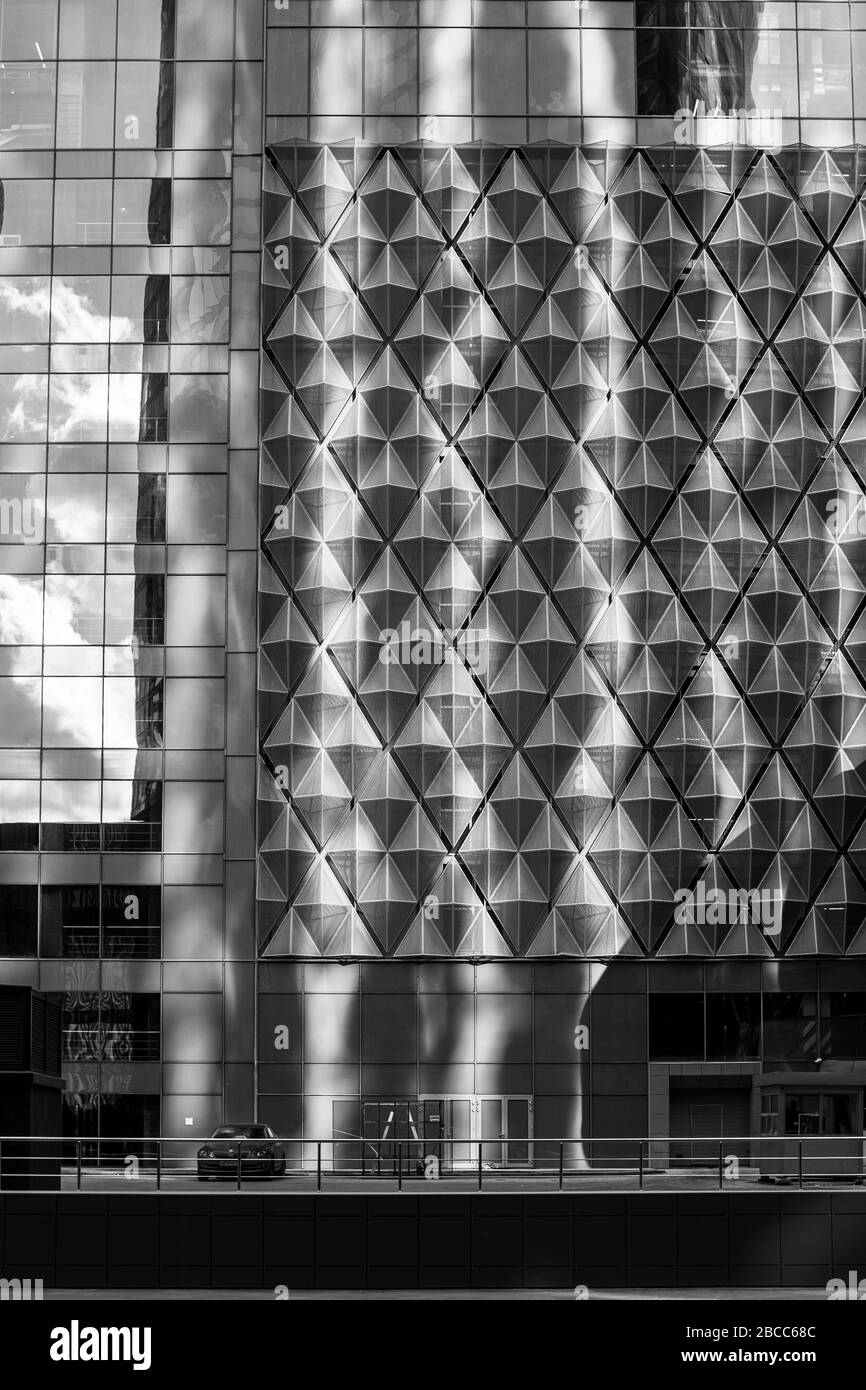 Facade modern skyscraper reflection Black and White Stock Photos ...