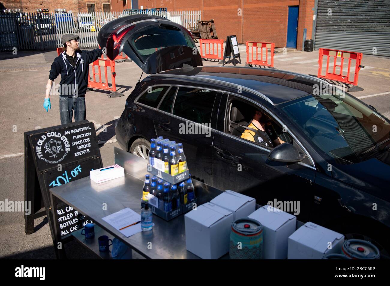 Drive thru beer collection station hi-res stock photography and images ...