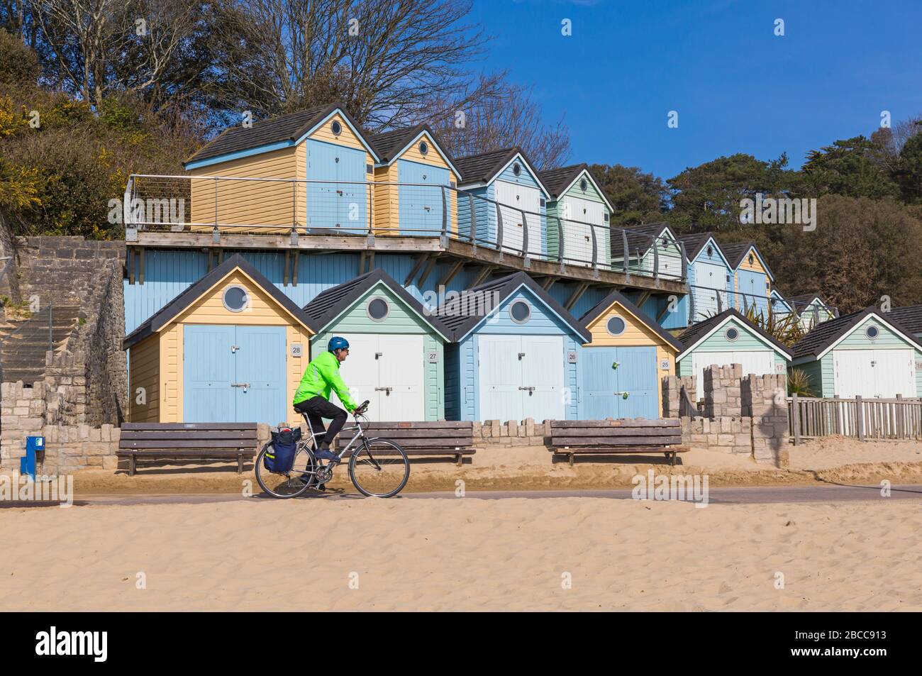 Car parks by beach huts hi-res stock photography and images - Alamy