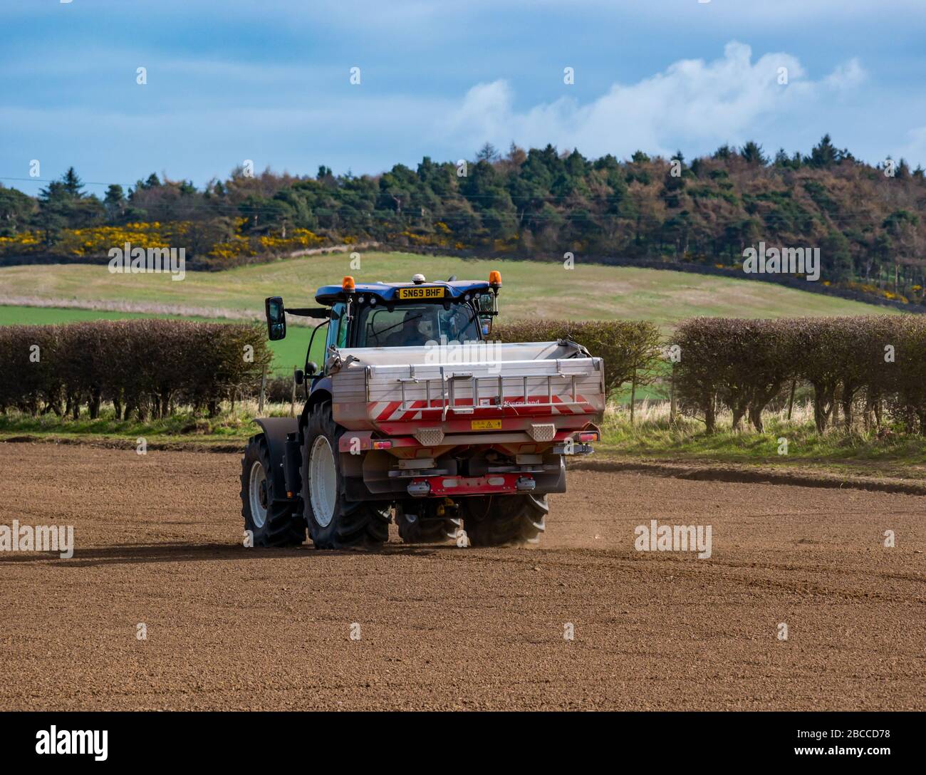 Agricultural farm farmland farming hi-res stock photography and images ...