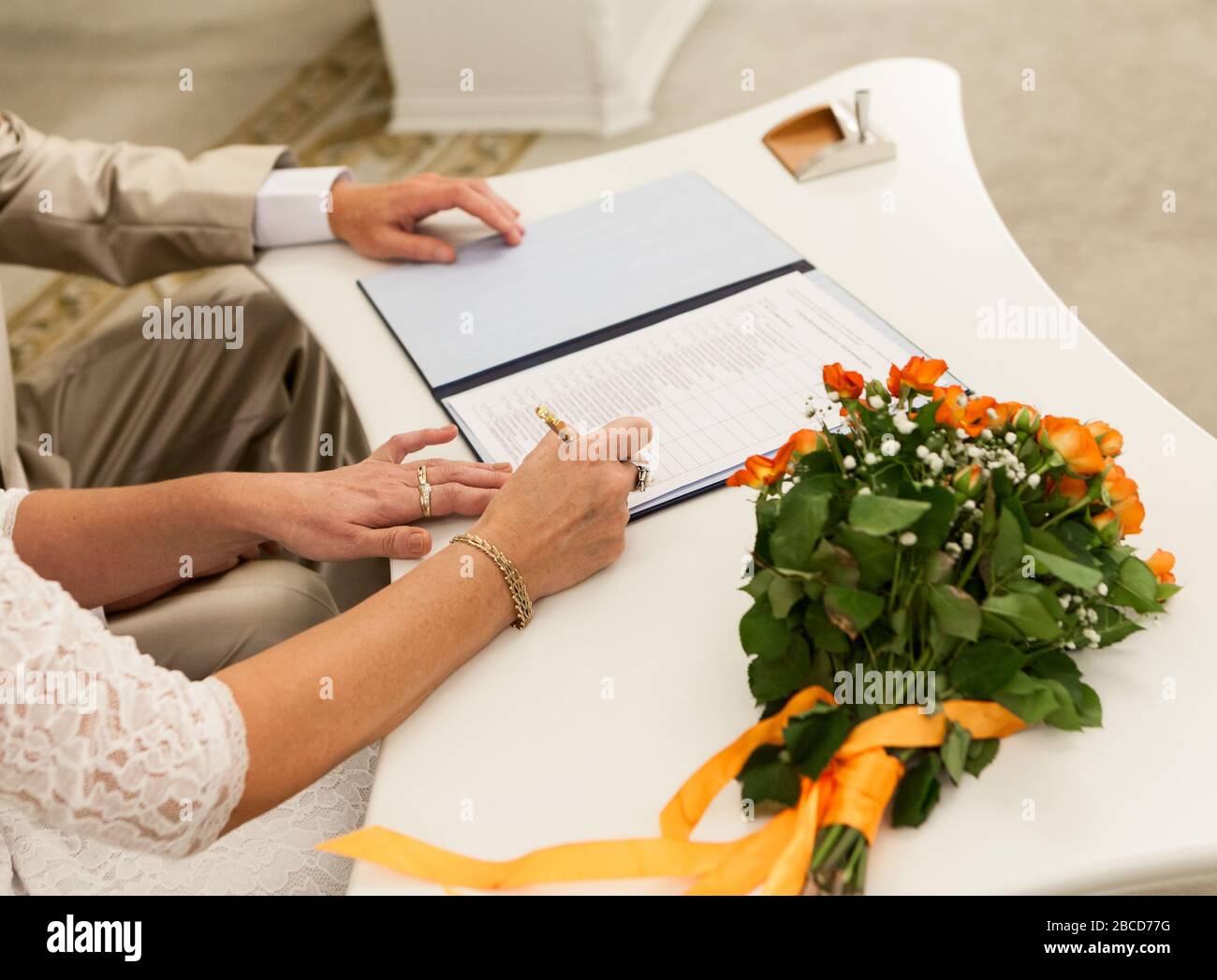Ceremony signing table hi-res stock photography and images - Alamy