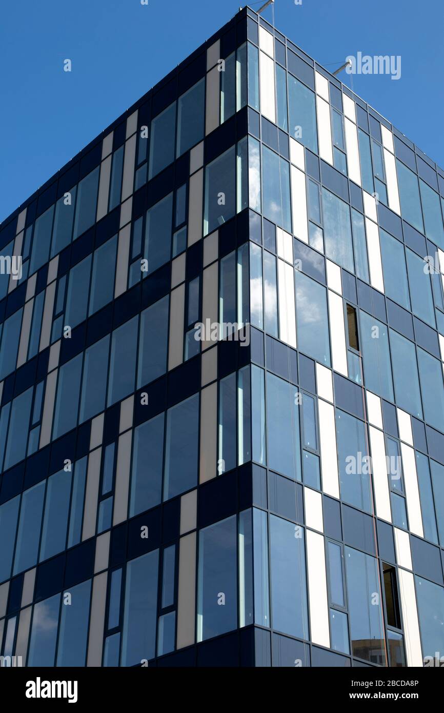 Modern glass building hi-res stock photography and images - Alamy
