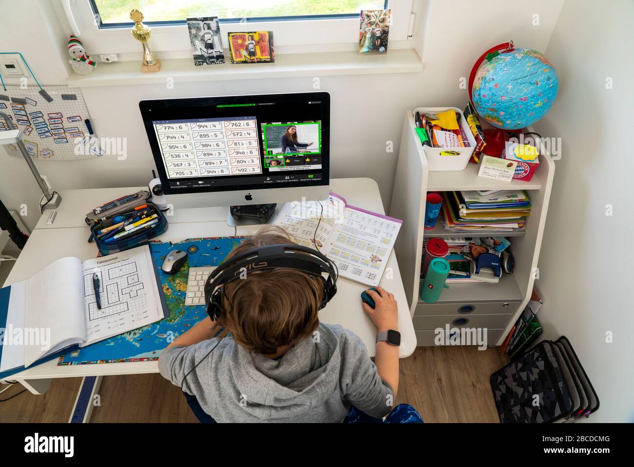 Video chat classroom hi-res stock photography and images - Alamy