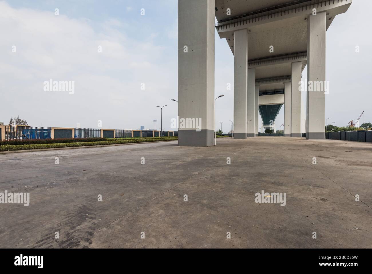 Parking lot under overpass hi-res stock photography and images - Alamy