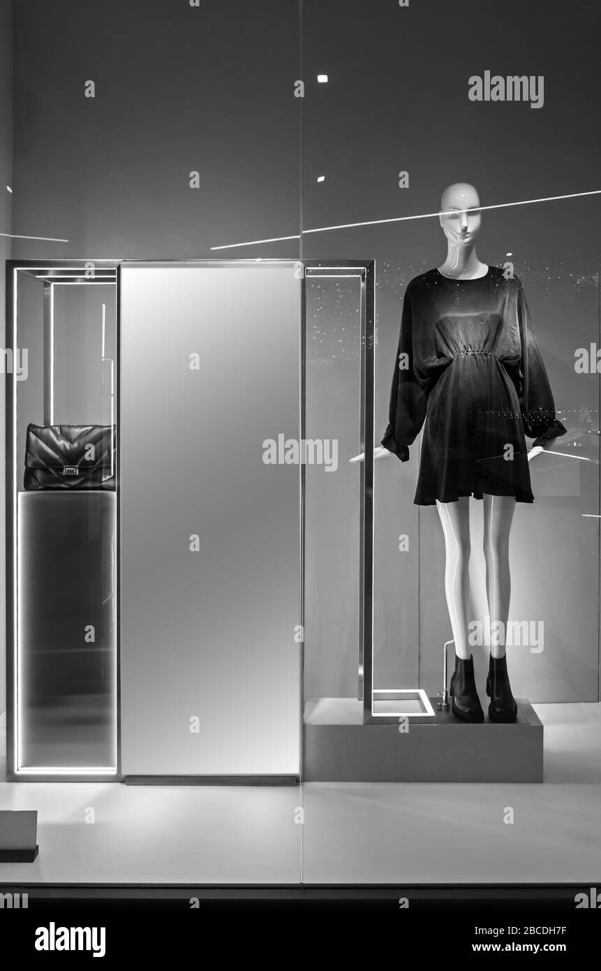 Mannequin standing in store window display of women's casual clothing ...