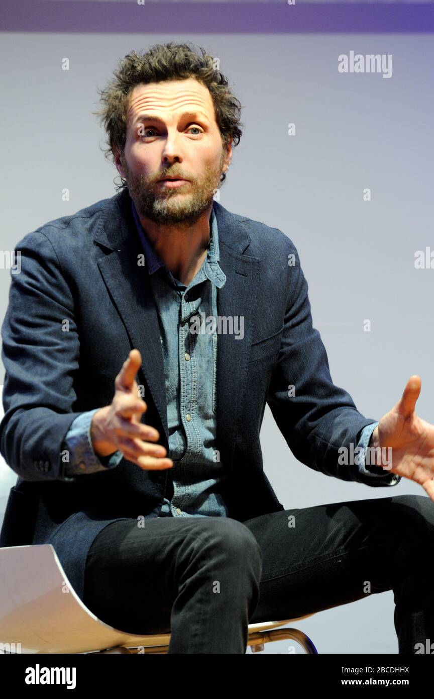 Rapper singer hi-res stock photography and images - Alamy