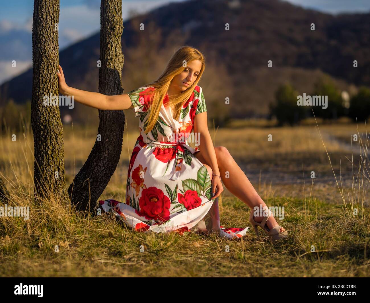 Showing Legs Stock Photos & Showing Legs Stock Images - Alamy