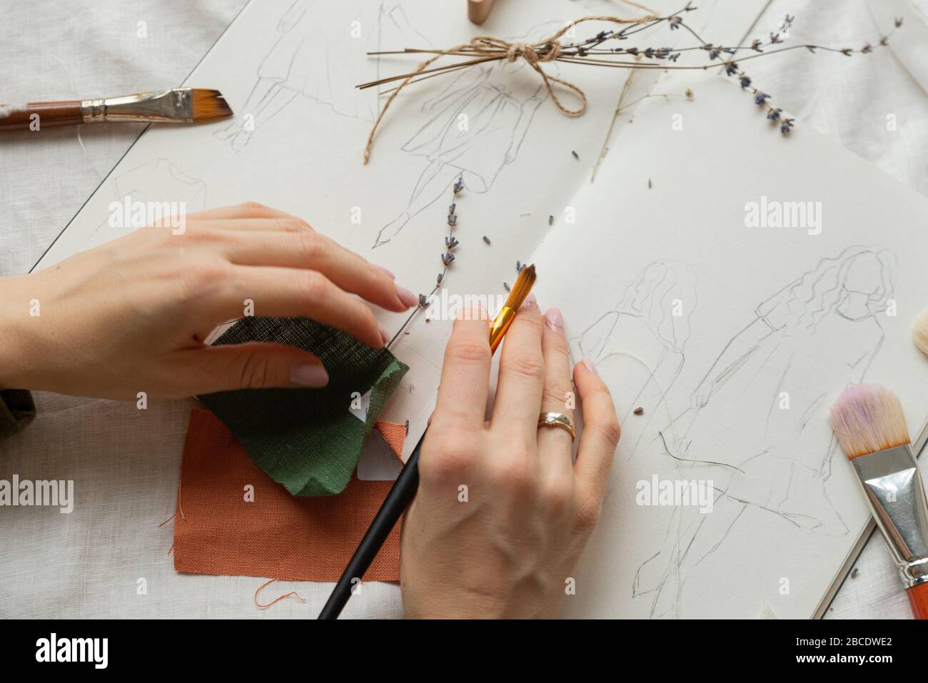 Linen dresses hi-res stock photography and images - Alamy