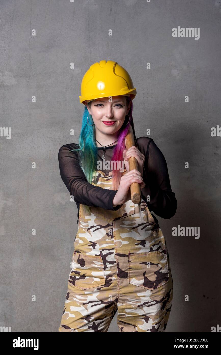 Female worker hammer hi-res stock photography and images - Alamy