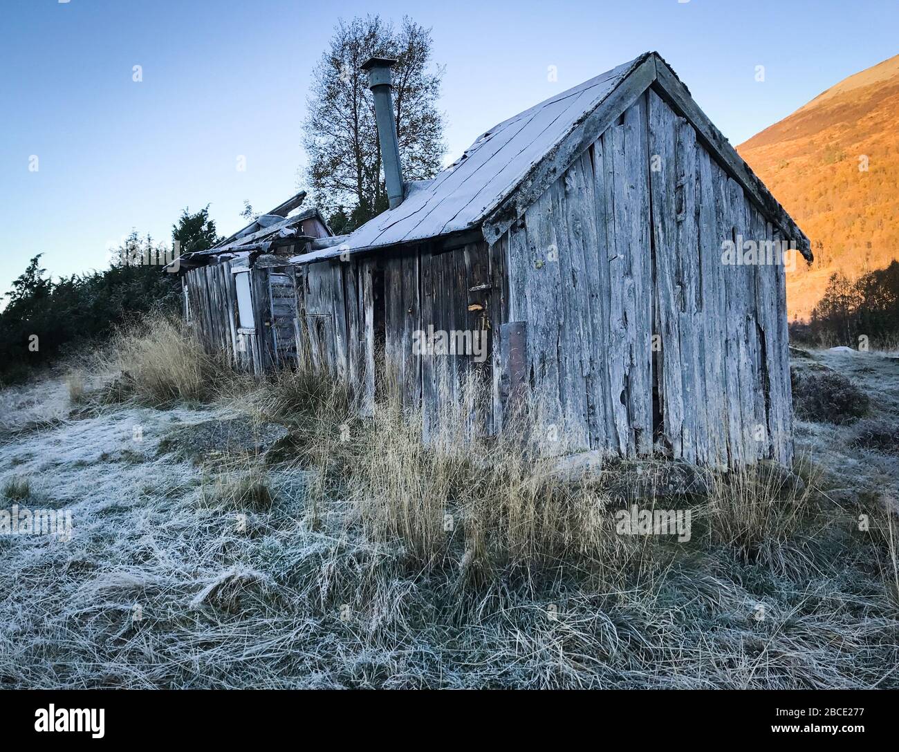 Forgotten old barn hi-res stock photography and images - Alamy