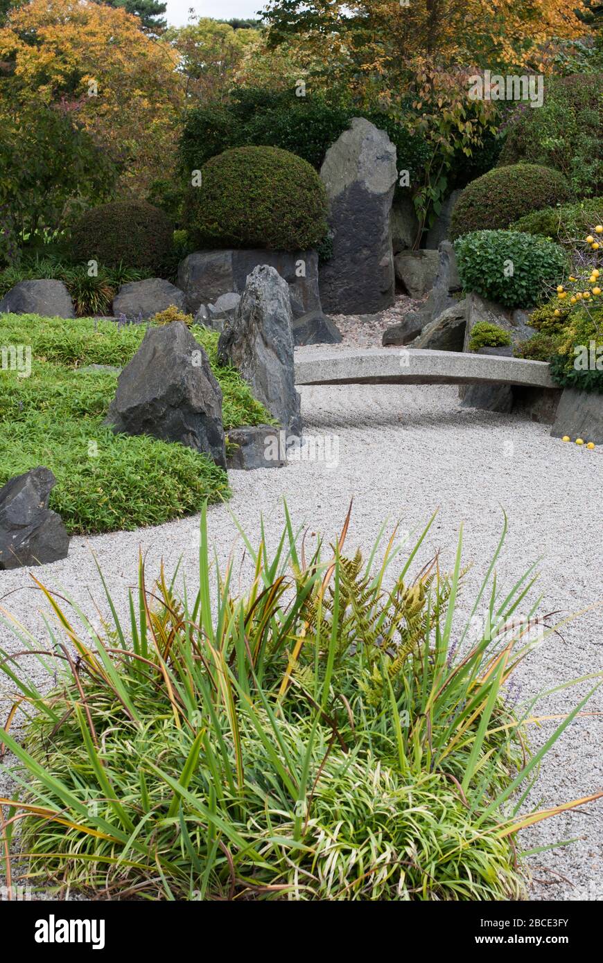 Elements of japanese gardens hi-res stock photography and images - Alamy