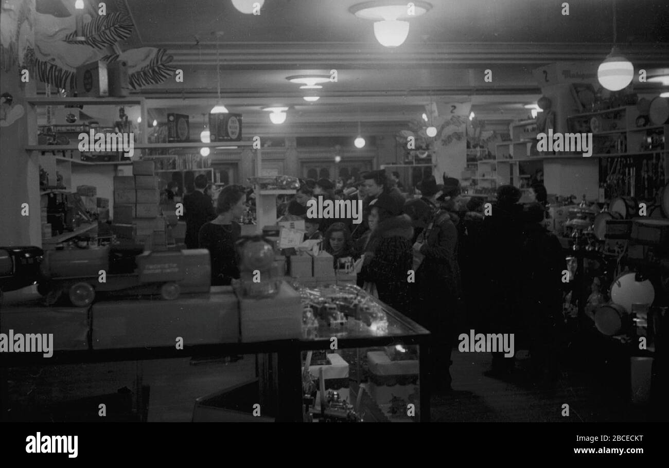 Eatons department store hi-res stock photography and images - Alamy