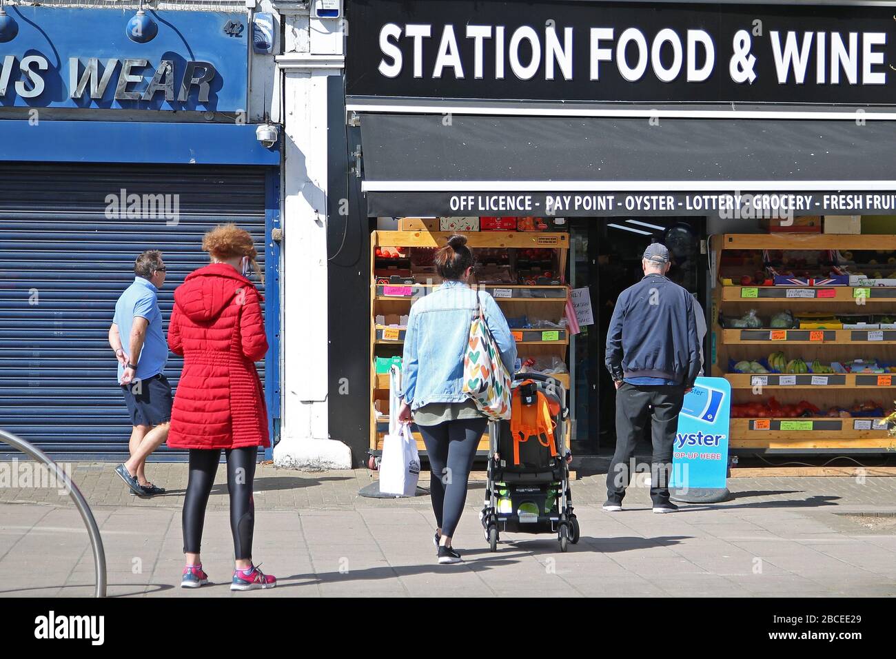 Chingford station hi-res stock photography and images - Alamy